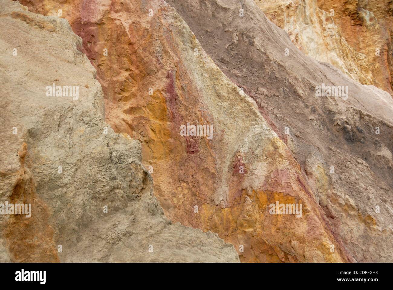 The multi-colored sands in the cliffs, Alum Bay, Isle of Wight Stock ...