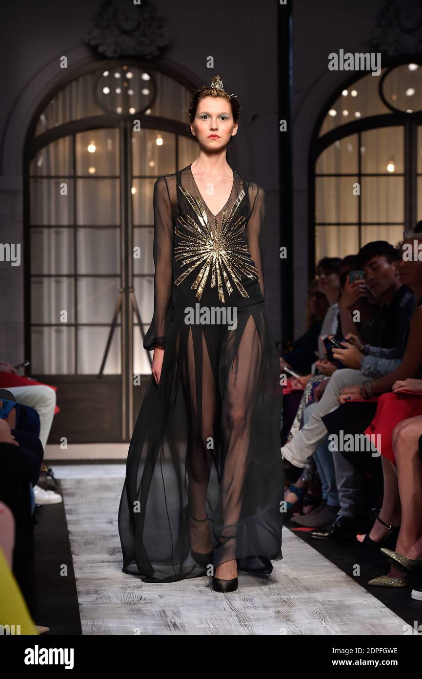 Schiaparelli fall 2015 couture hi-res stock photography and images - Alamy