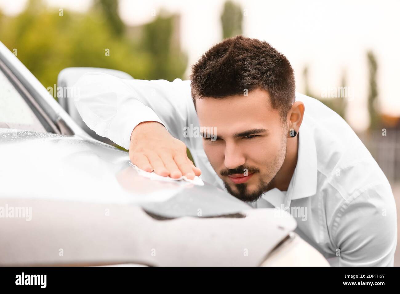 Handsome man washing his modern car Stock Photo - Alamy