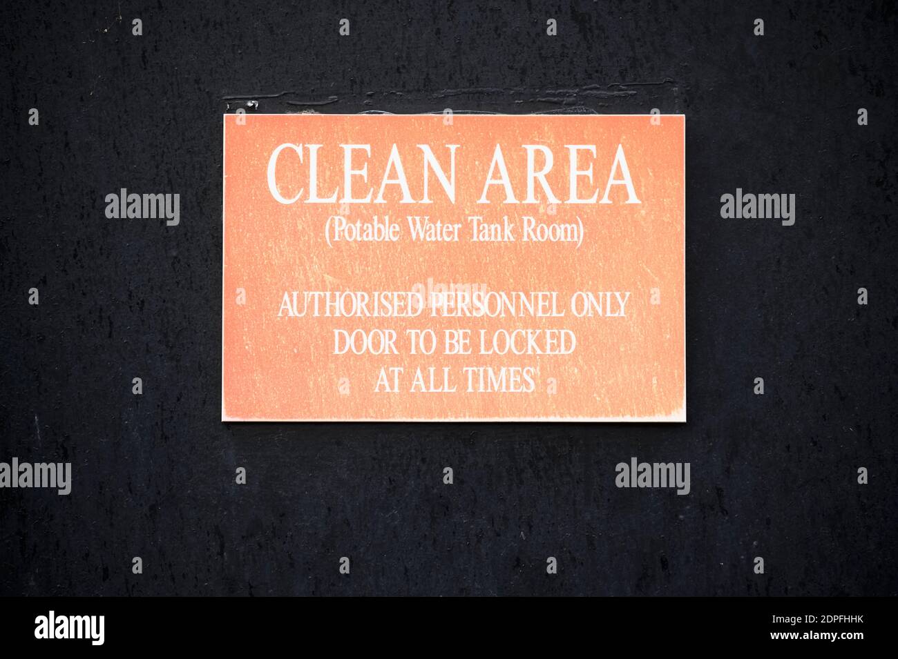 Clean room door sign hi-res stock photography and images - Alamy