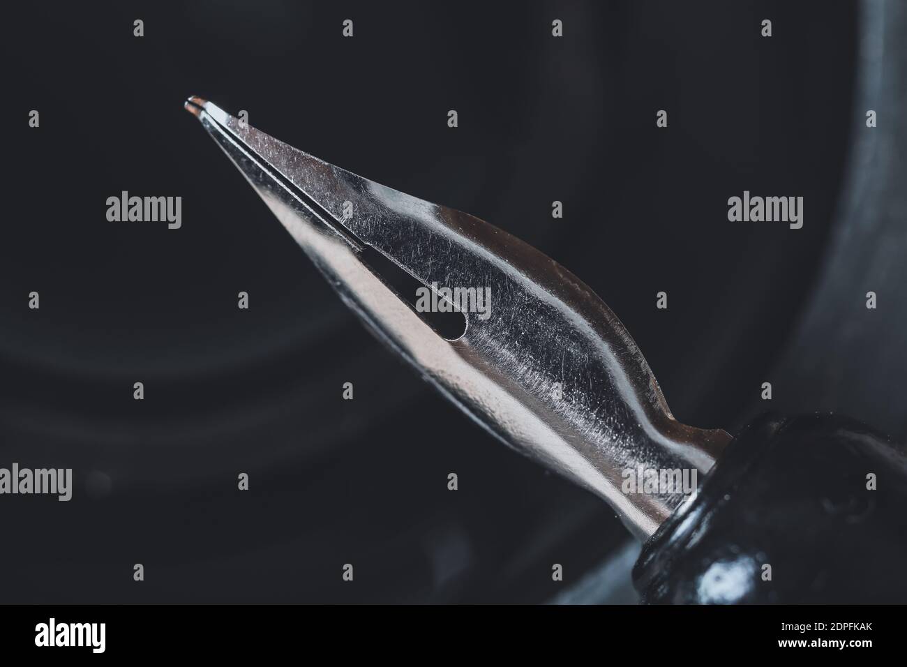 Vintage nib pen signing hi-res stock photography and images - Alamy