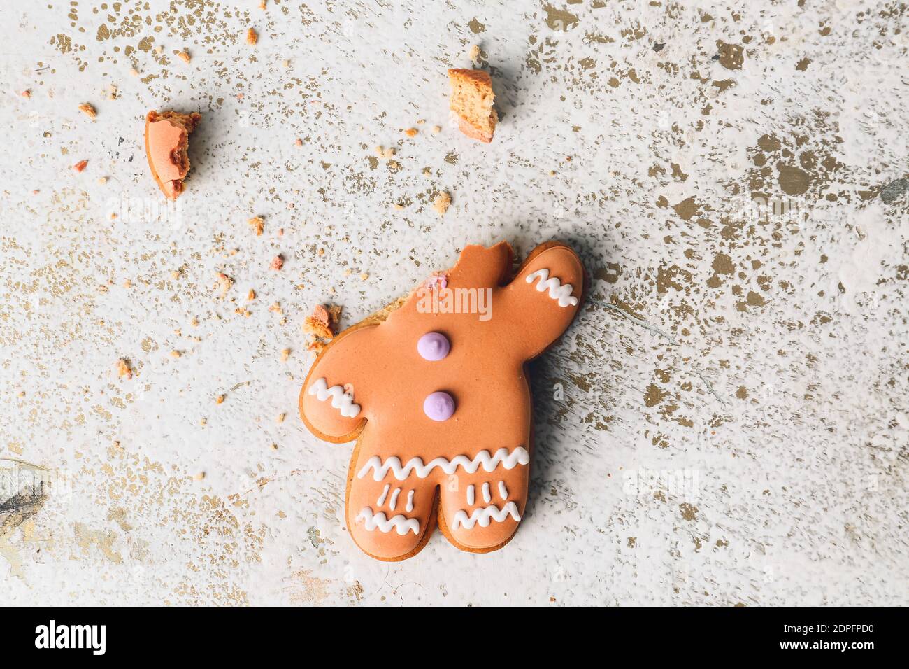 Holiday cookie gingerbread man broken hi-res stock photography and ...