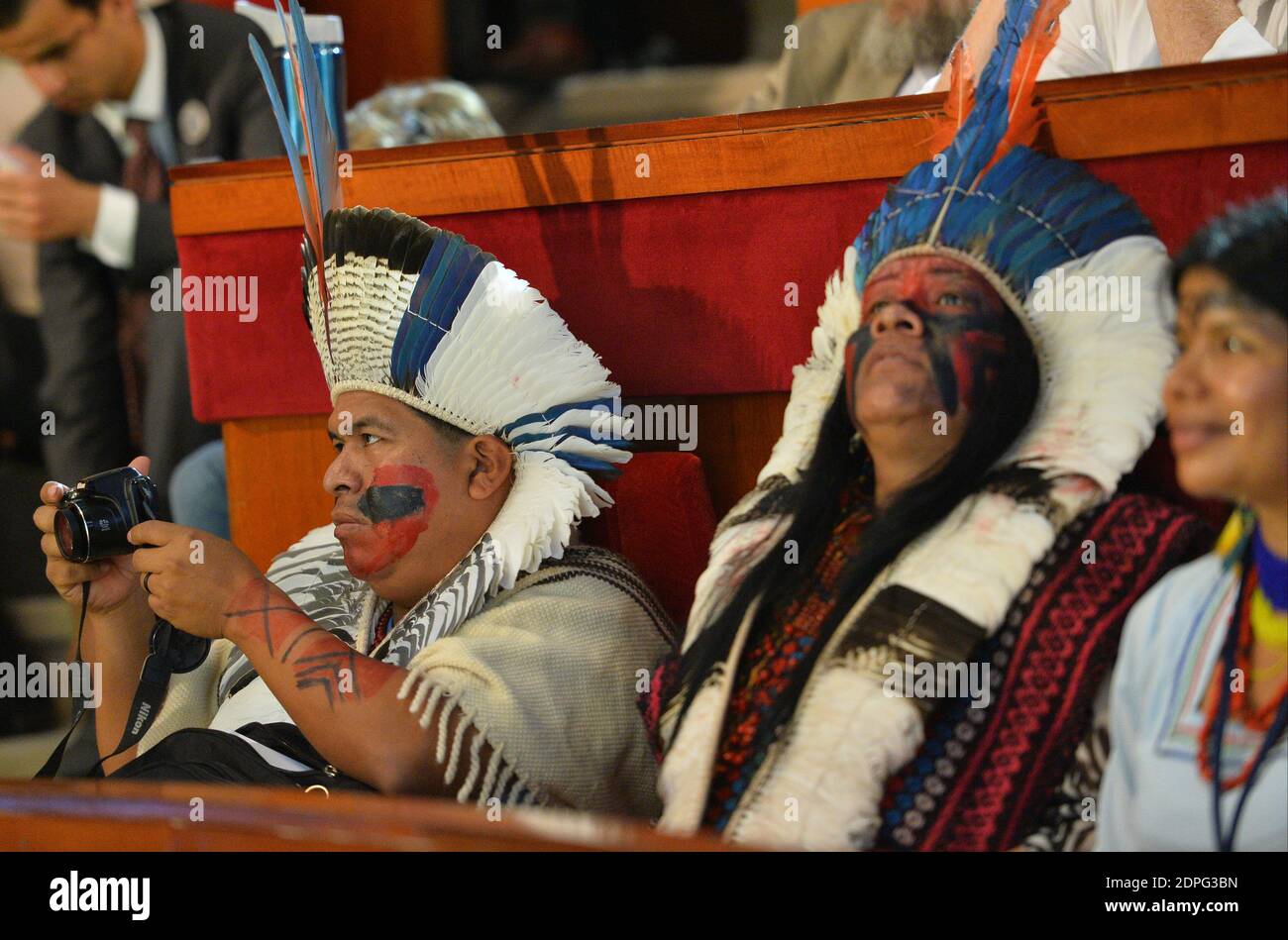 Amazon indian tribes hi-res stock photography and images - Alamy