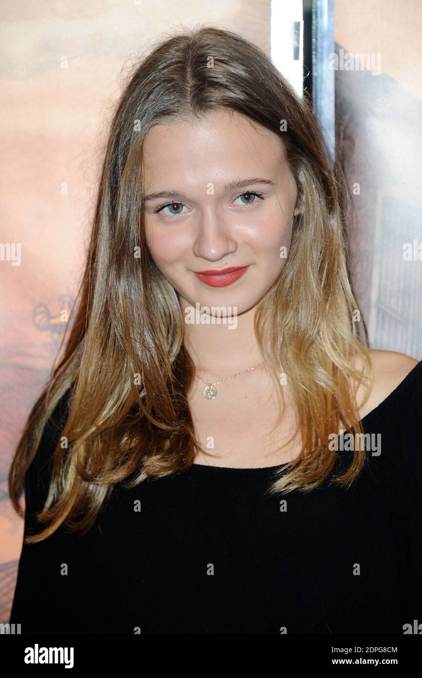 Manon Valentin assiste a la premiere de Coup de Chaud a l’UGC Cine Cite les Halles a Paris ...