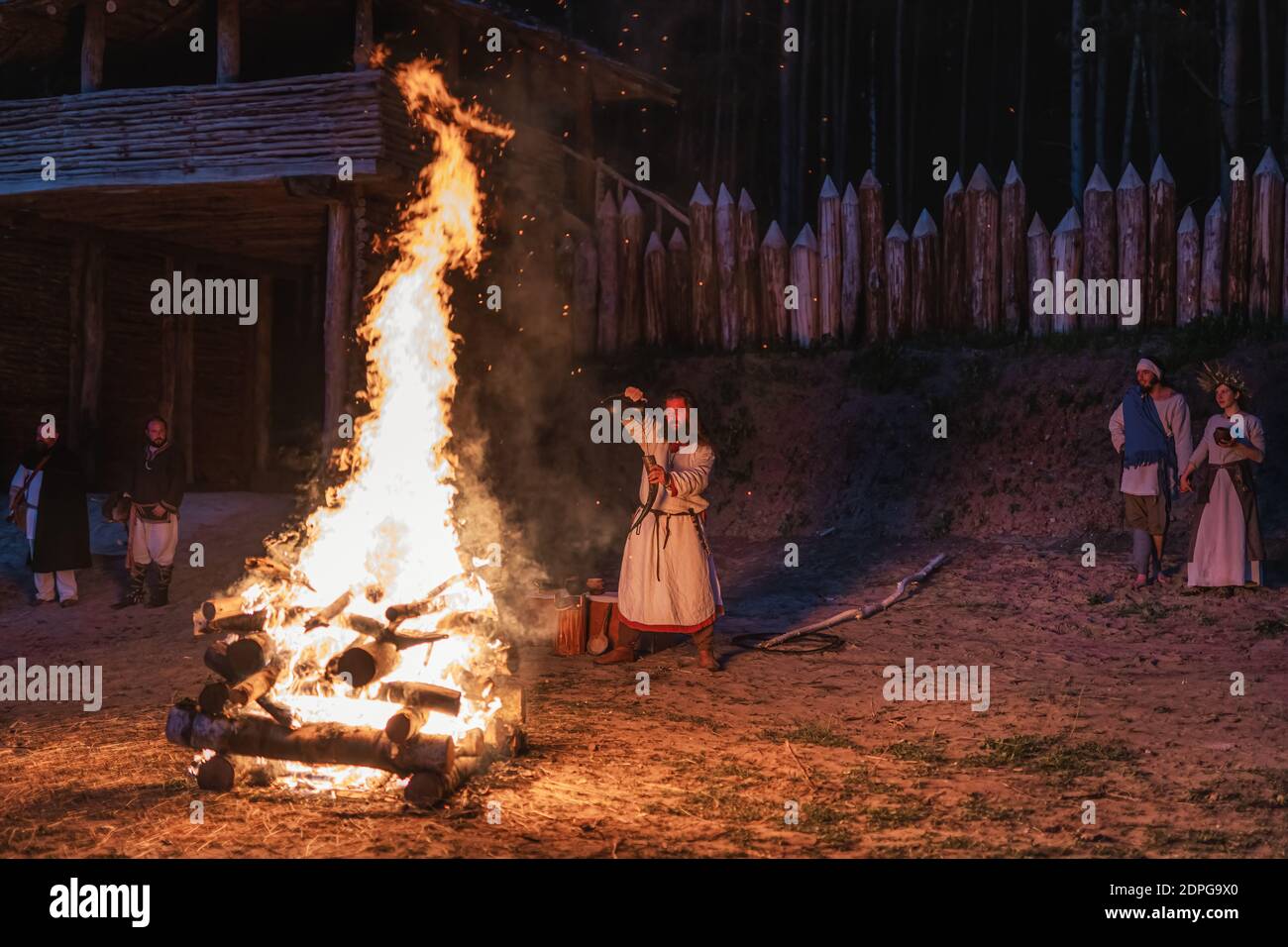 Drinking horn pagan hi-res stock photography and images - Alamy