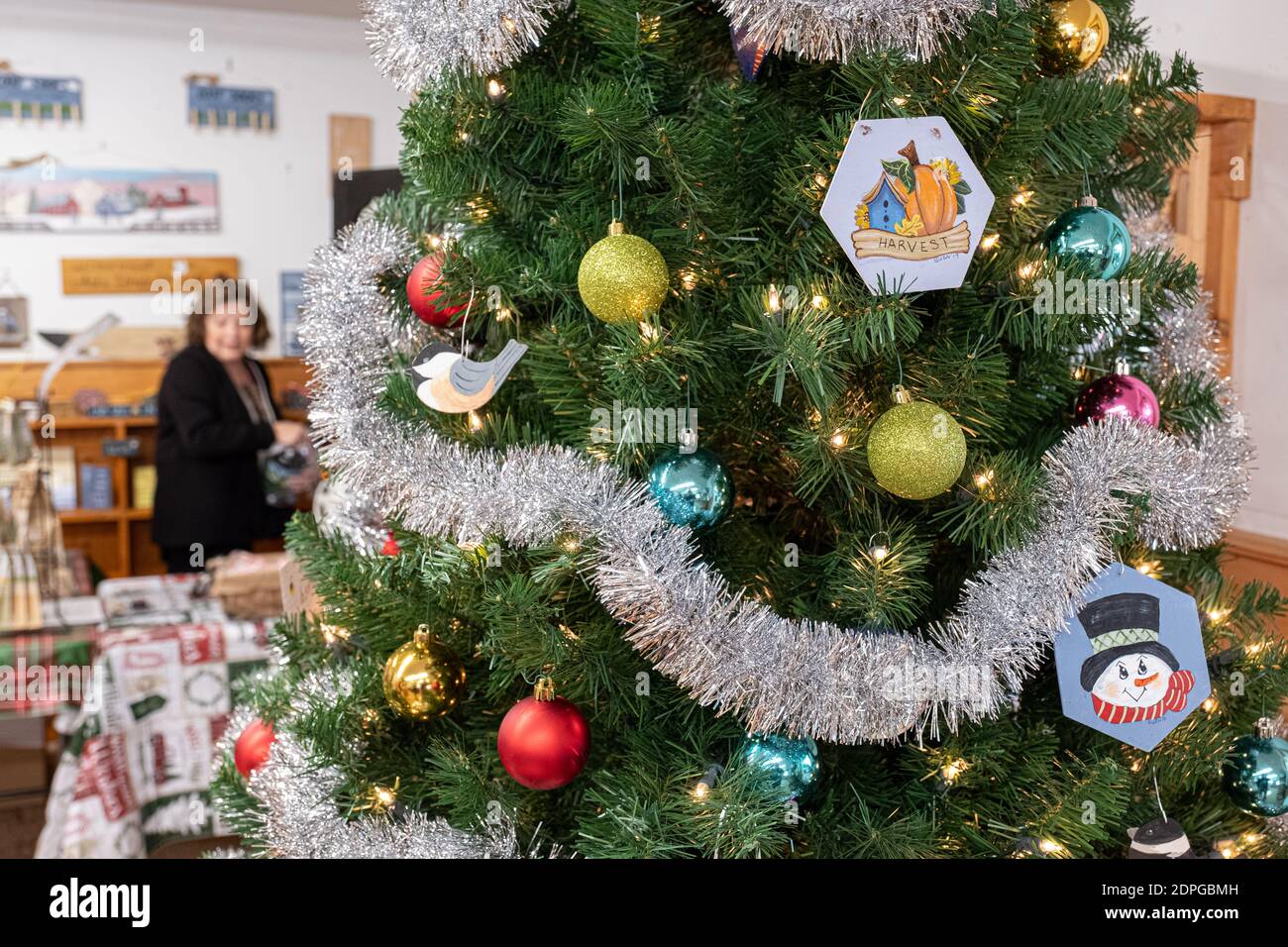 A decorated Christmas tree in a store Stock Photo - Alamy