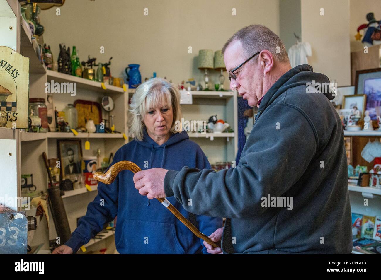 Buying a present hi-res stock photography and images - Alamy