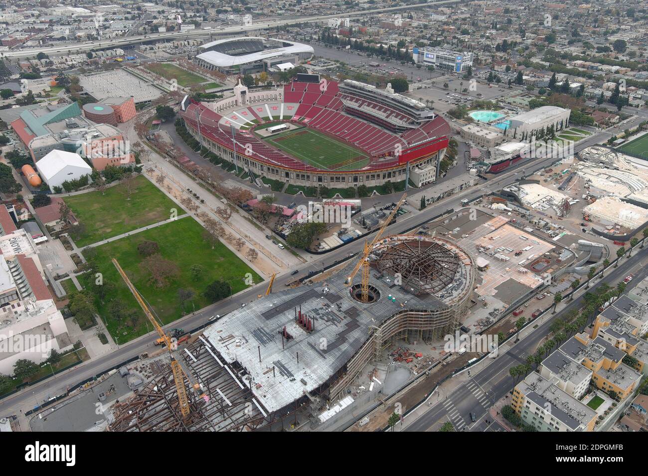 A general view of the Los Angeles Memorial Coliseum and Banc of ...