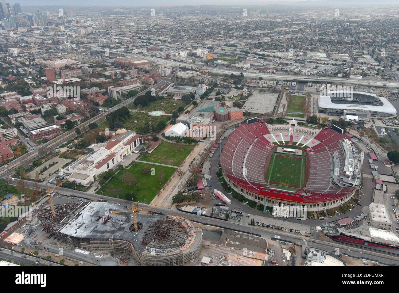 A general view of the Los Angeles Memorial Coliseum and Banc of ...