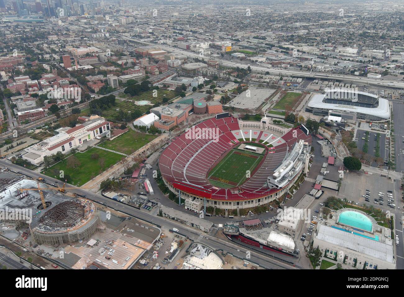 A general view of the Los Angeles Memorial Coliseum and Banc of ...