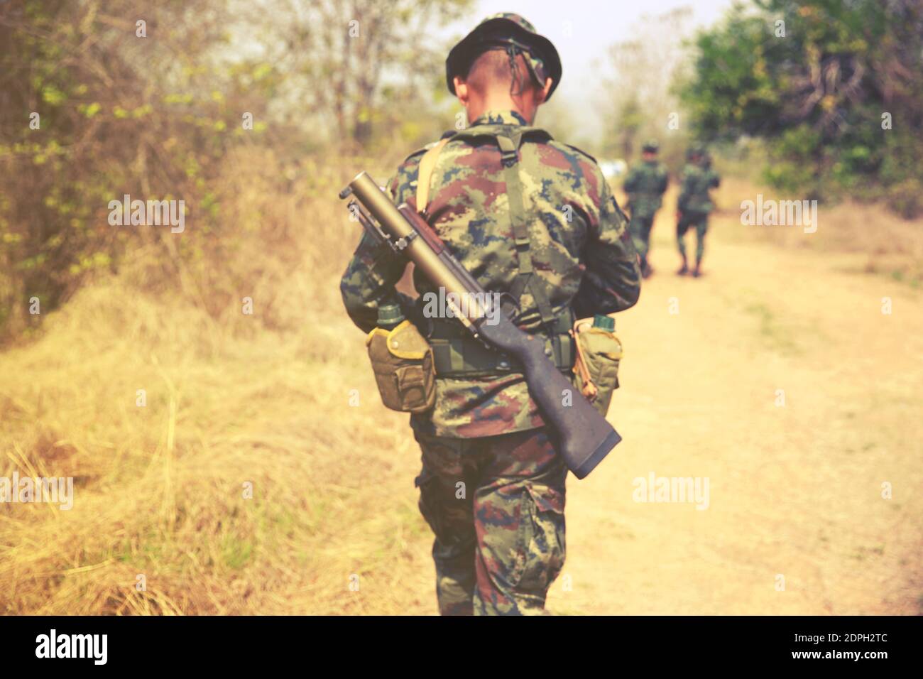 Walking army soldier military rifle hi-res stock photography and images ...