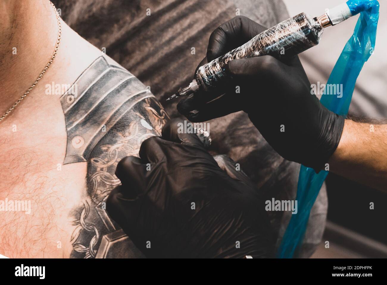 Temporary tattoo artist hi-res stock photography and images - Alamy