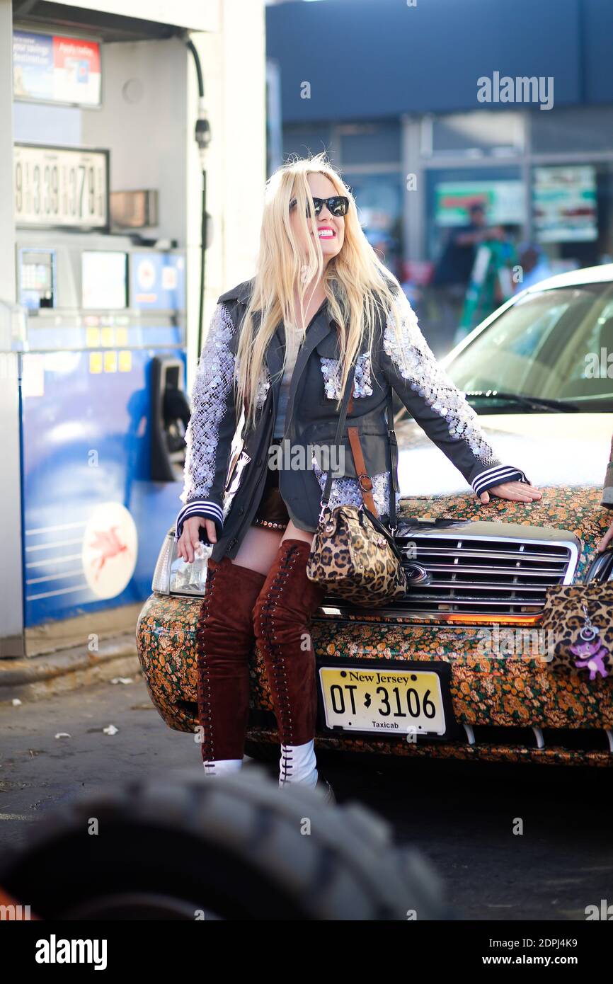 Street style, Calli Beckerman arriving at Coach Spring Summer 2016 show ...