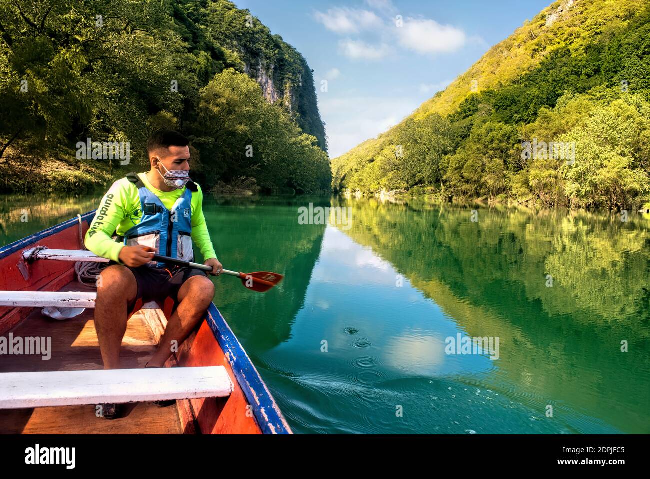 Paddling to Tamul waterfall, Tampaon River, San Luis Potosi, Mexico ...