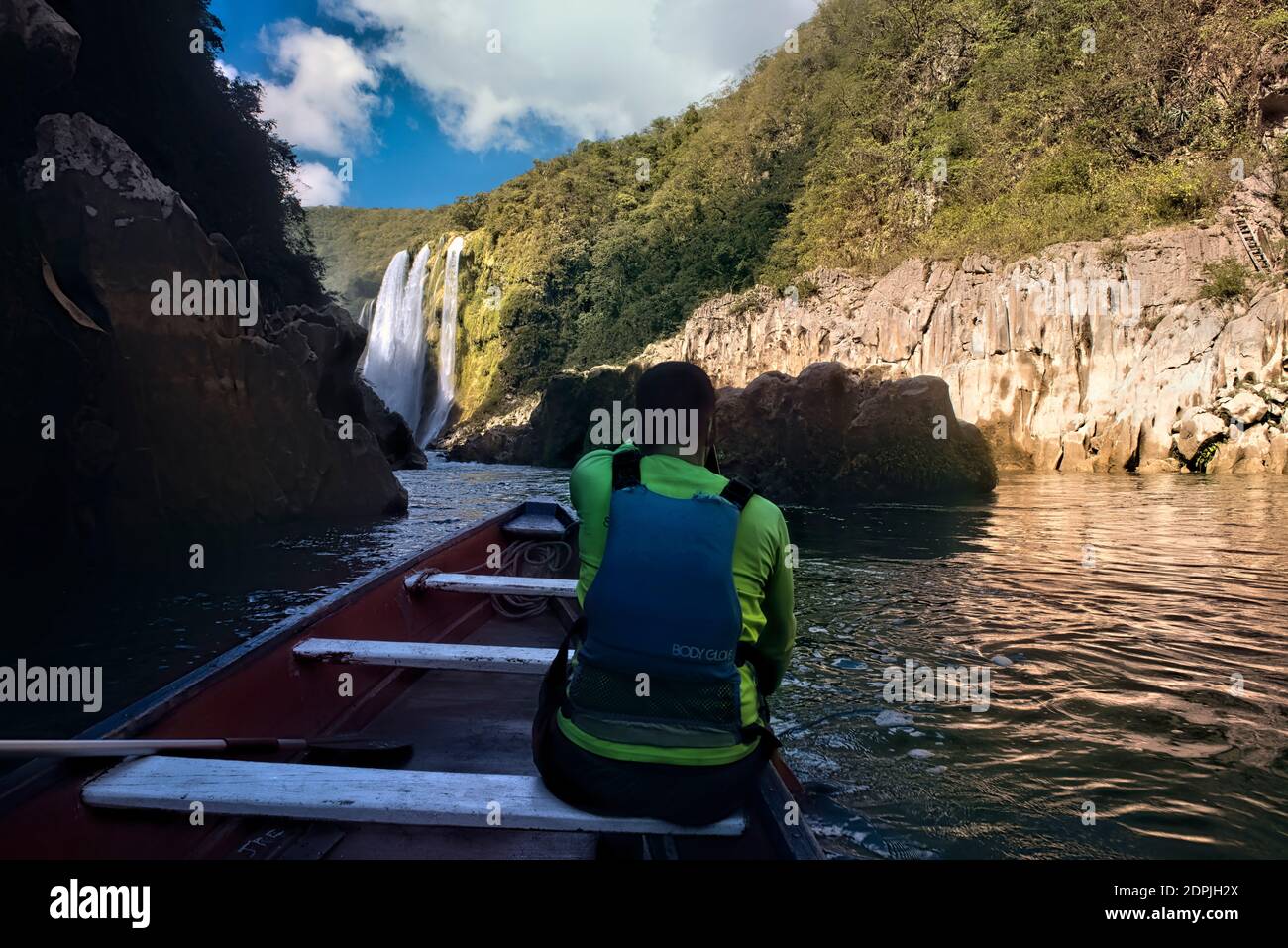 Paddling to Tamul waterfall, Tampaon River, San Luis Potosi, Mexico ...
