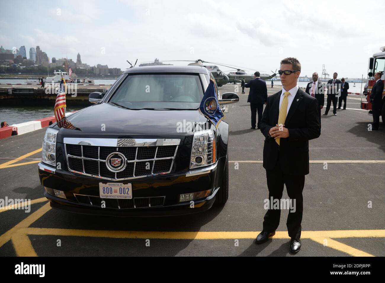 Airport security guard jfk hi-res stock photography and images - Alamy