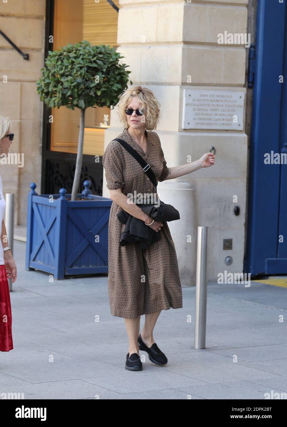 EXCLUSIF - MEG RYAN SE PROMÈNE PLACE VENDÔME A PARIS Photo by Nasser ...