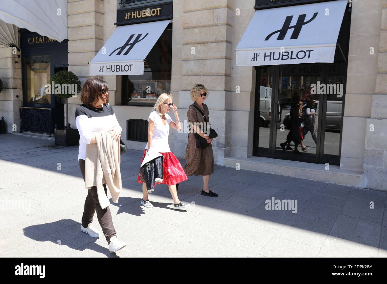 EXCLUSIF - MEG RYAN SE PROMÈNE PLACE VENDÔME A PARIS Photo by Nasser ...