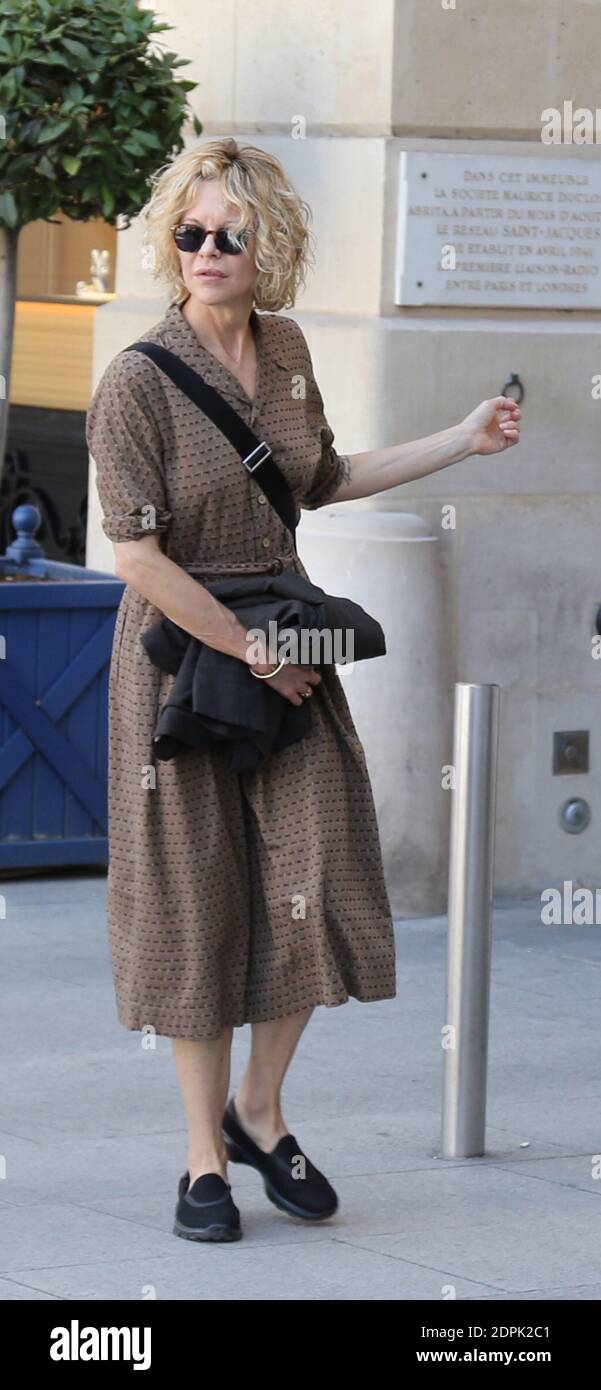 EXCLUSIF - MEG RYAN SE PROM?NE PLACE VENDâÂ€Â˜ME A PARIS Photo by ...