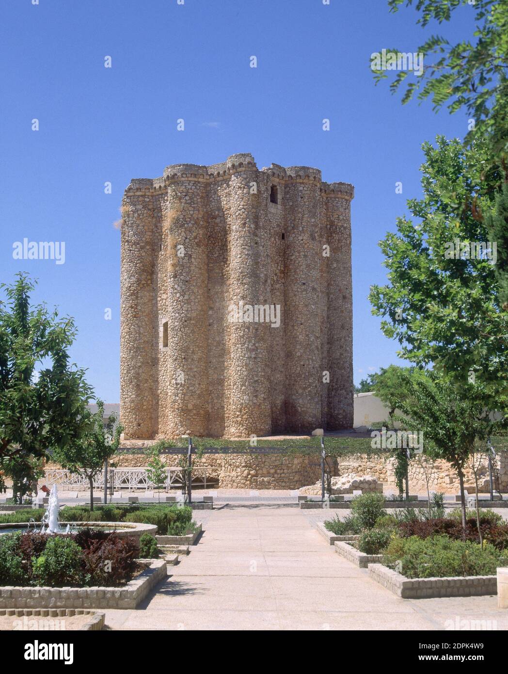 TORREON DEL CASTILLO MEDIEVAL QUE PERTENECIO A LA ORDEN DE SANTIAGO ...