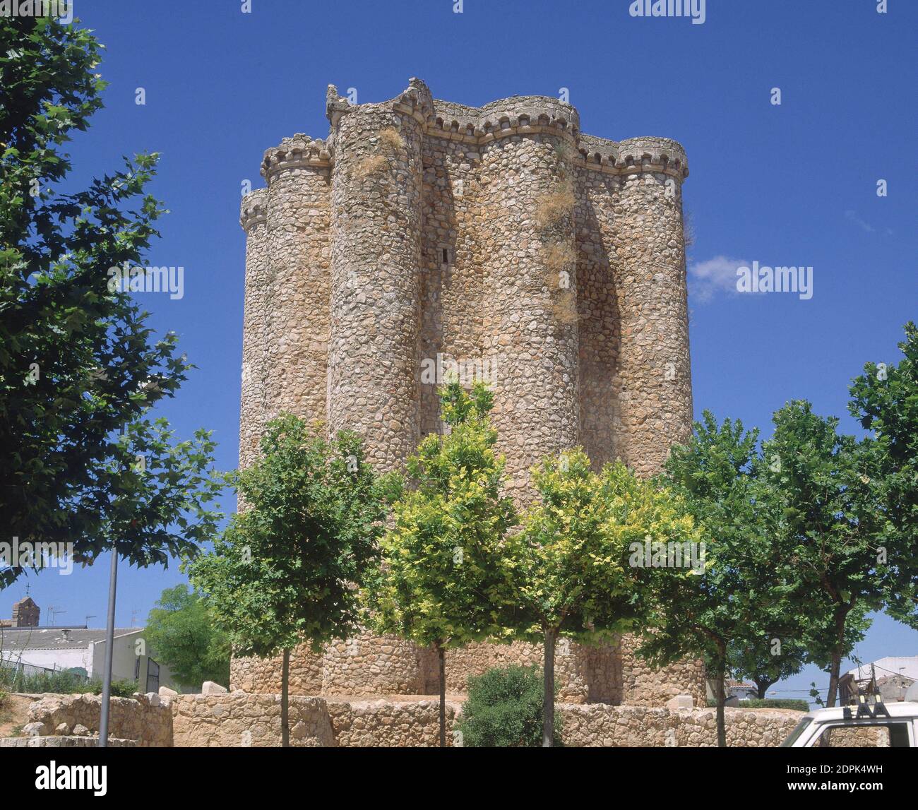 TORREON DEL CASTILLO MEDIEVAL QUE PERTENECIO A LA ORDEN DE SANTIAGO ...