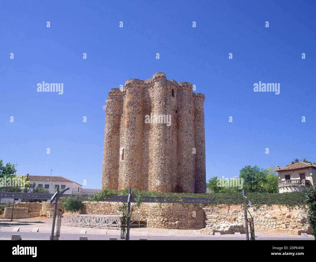 TORREON DEL CASTILLO MEDIEVAL QUE PERTENECIO A LA ORDEN DE SANTIAGO ...