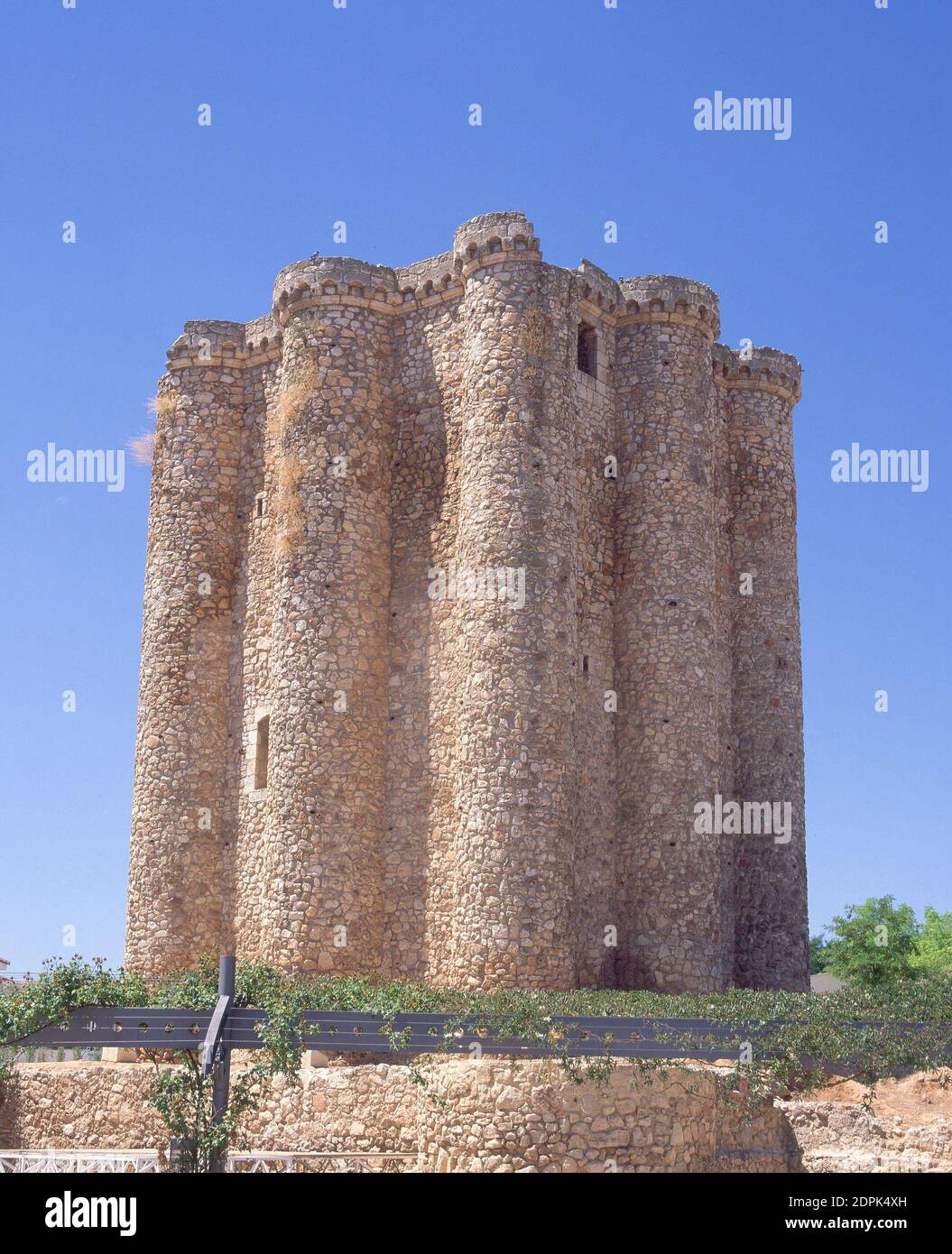 TORREON DEL CASTILLO MEDIEVAL QUE PERTENECIO A LA ORDEN DE SANTIAGO ...