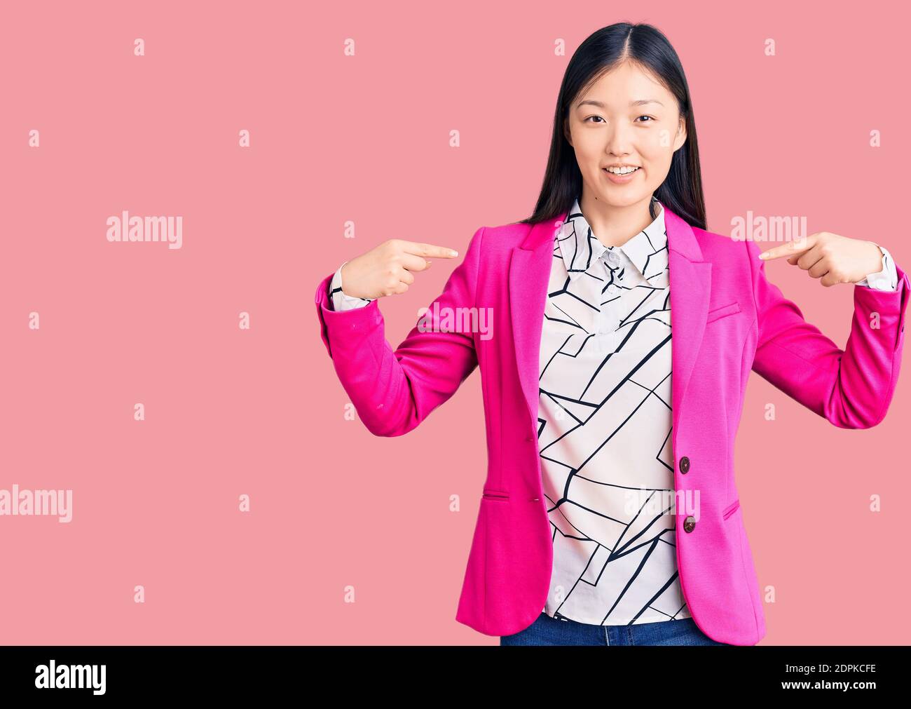 Young beautiful chinese woman wearing elegant clothes looking confident ...