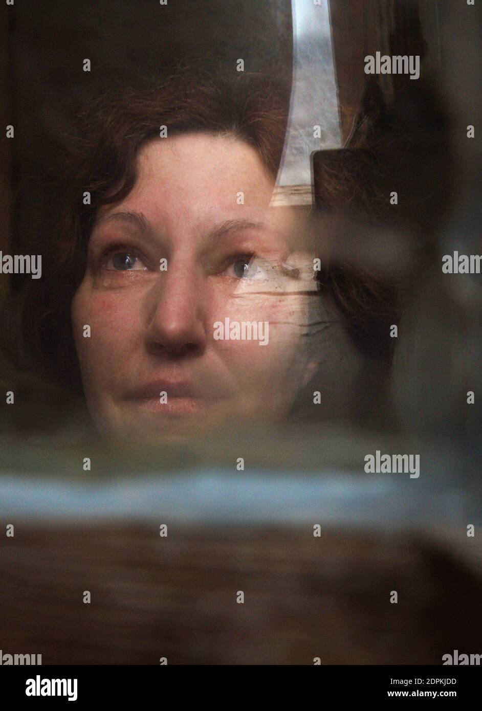 Women crying mourning hi-res stock photography and images - Alamy