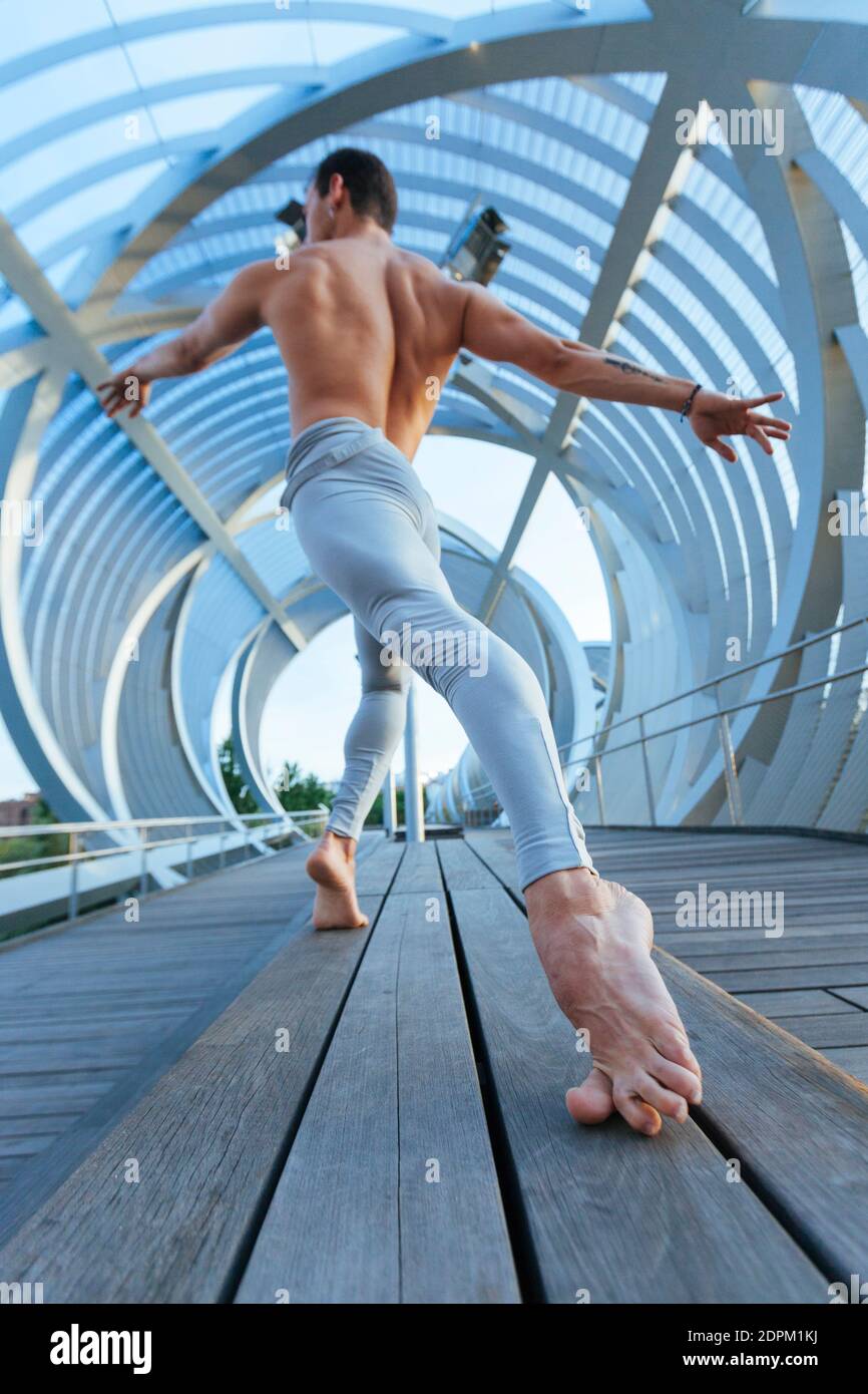 Ballet Pose Barefoot High Resolution Stock Photography and Images - Alamy