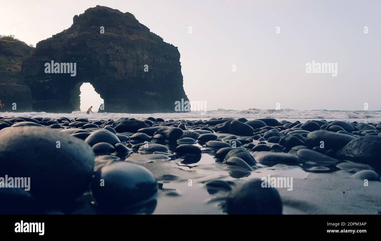 Pebble arch in the water hi-res stock photography and images - Alamy