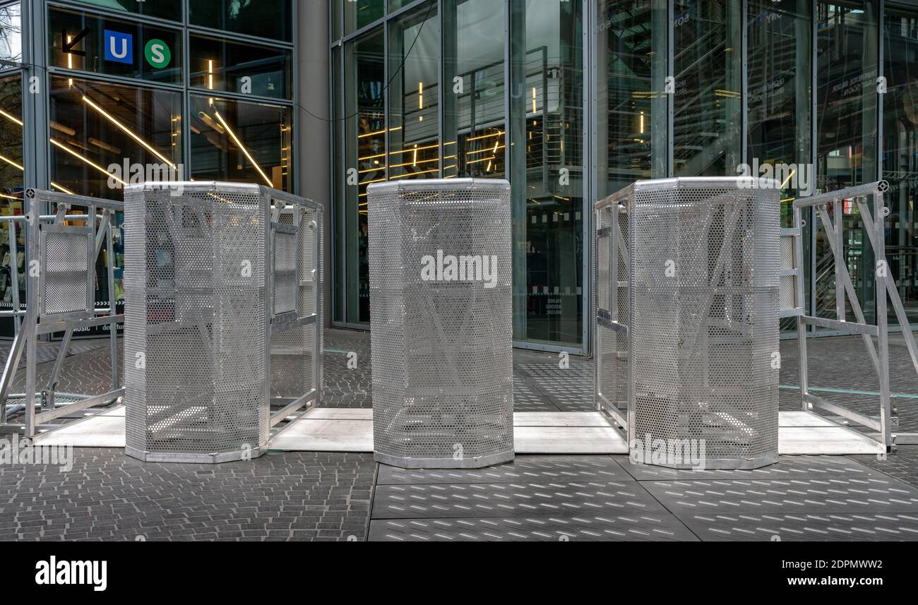 Entry control point building hi-res stock photography and images - Alamy