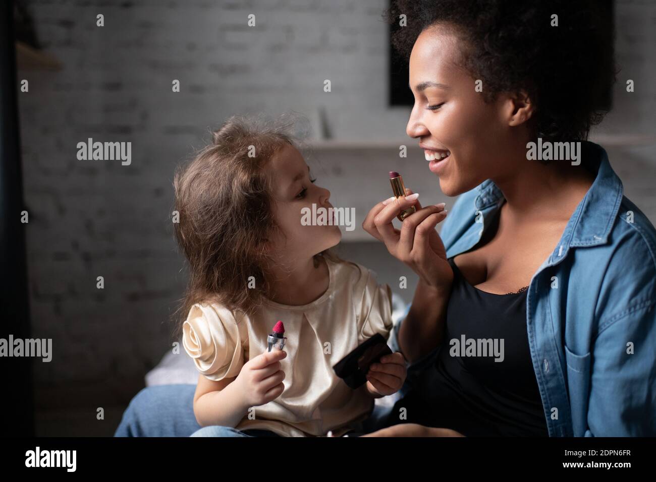 Apply lipstick hi-res stock photography and images - Alamy