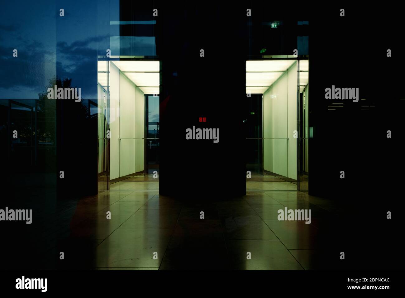 Open elevator hi-res stock photography and images - Alamy