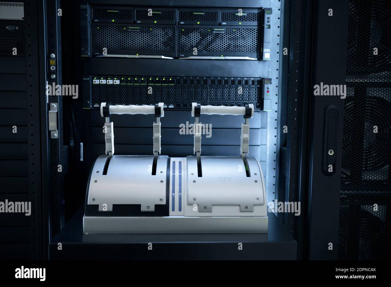 Server panels hi-res stock photography and images - Alamy