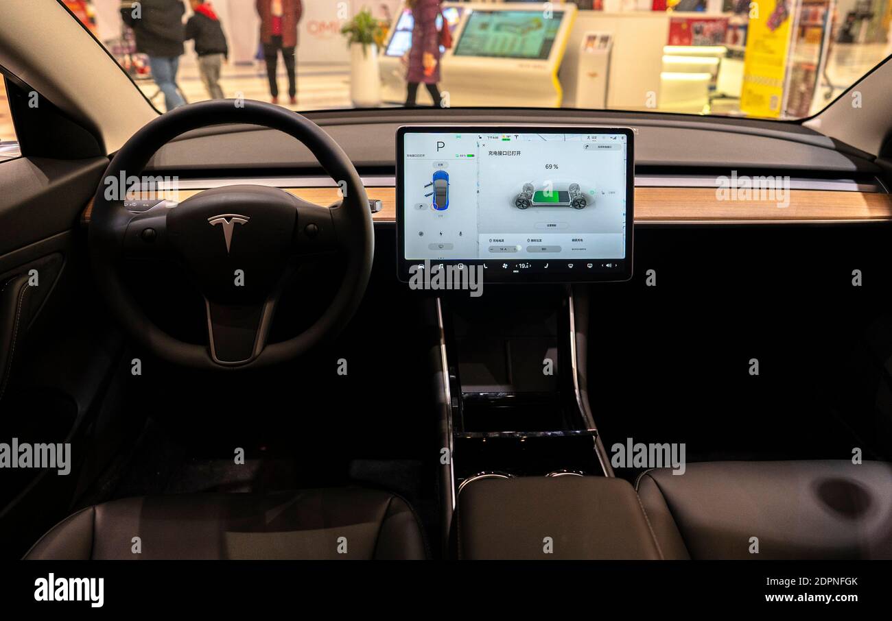 Tesla model 3 hi-res stock photography and images - Alamy