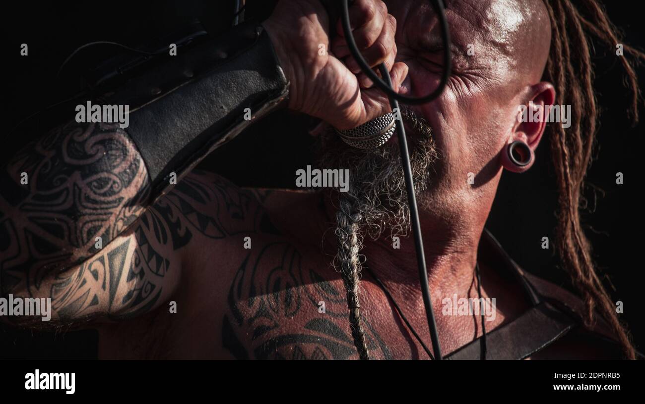 Singing outdoor hi-res stock photography and images - Alamy