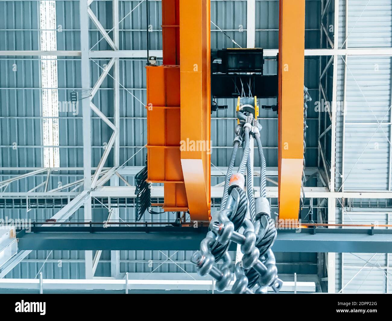 Hoisting chain hi-res stock photography and images - Alamy