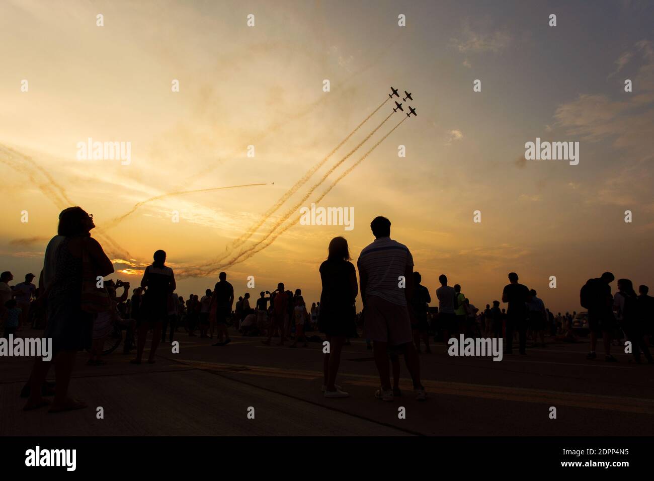 Crowd People Watching Street Show High Resolution Stock Photography and ...