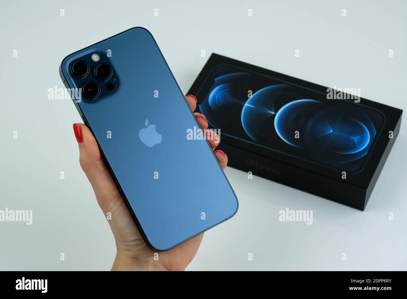 iPhone 12 Pro Max Pacific Blue Stock Photo - Alamy