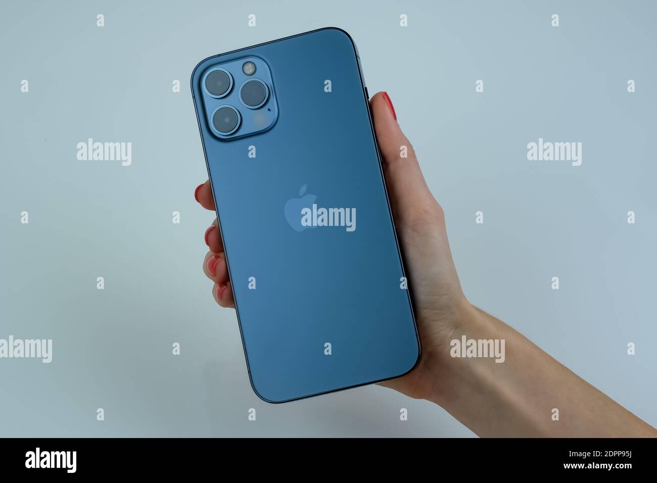 iPhone 12 Pro Max Pacific Blue Stock Photo - Alamy