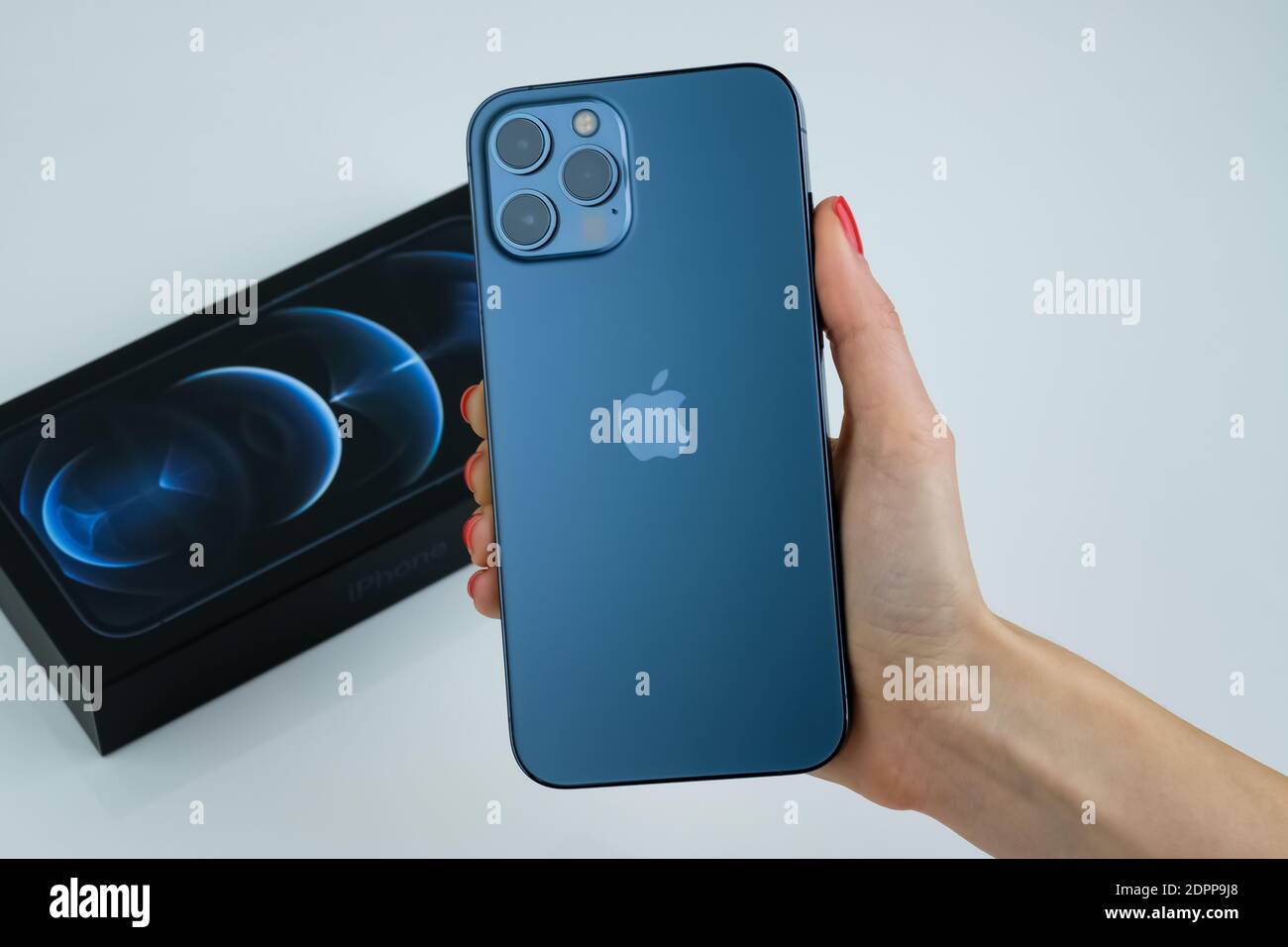 iPhone 12 Pro Max Pacific Blue Stock Photo - Alamy
