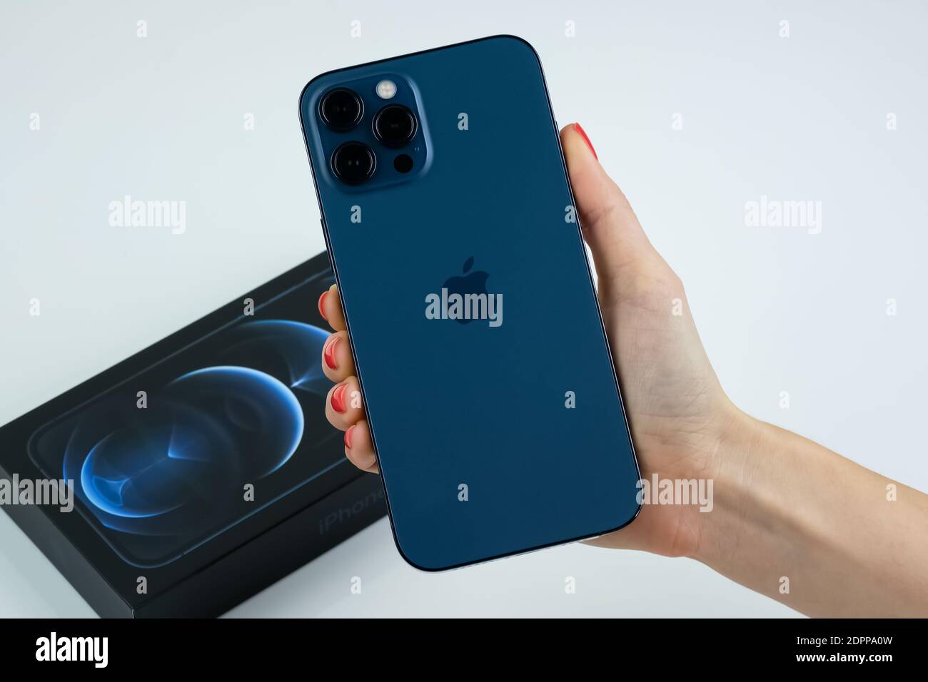 iPhone 12 Pro Max Pacific Blue Stock Photo - Alamy