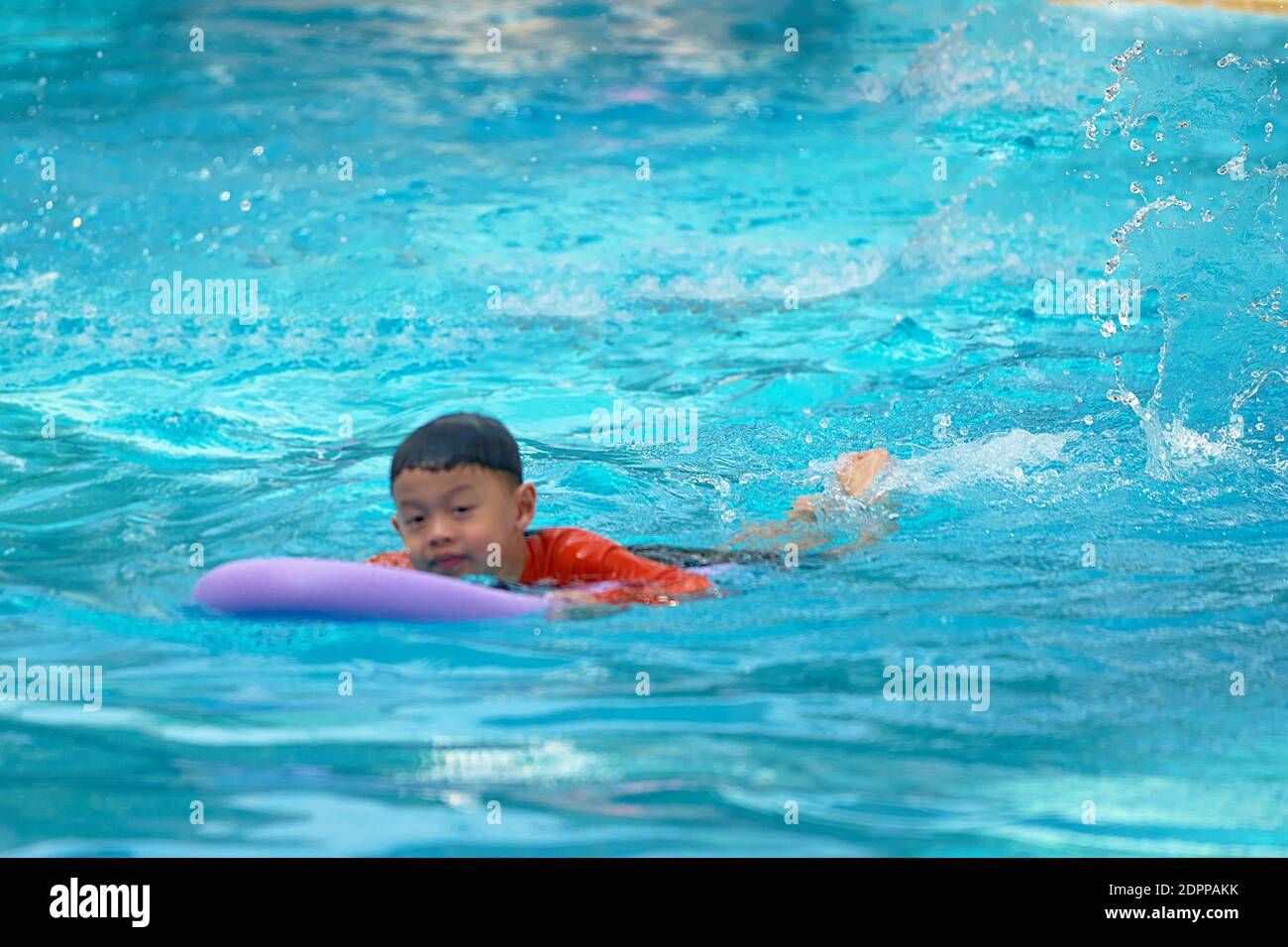 Swimming lessons kids hi-res stock photography and images - Alamy