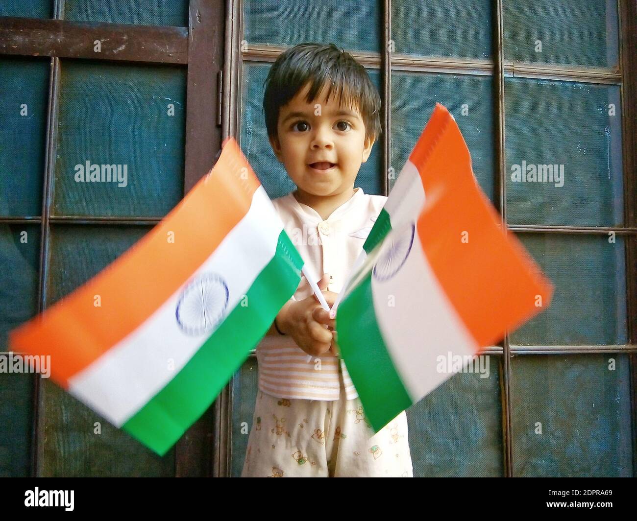 Boys holding indian flags hi-res stock photography and images - Alamy