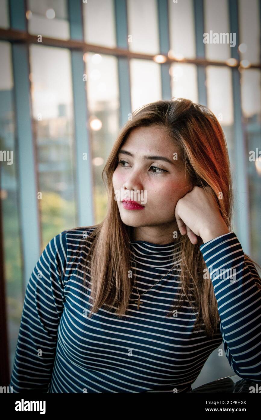 Woman Leaning On Elbow High Resolution Stock Photography and Images - Alamy