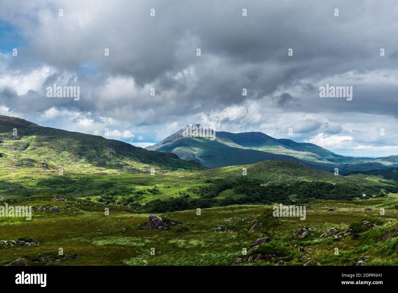 Clouds and mountains, amazing nature of Ireland in Killarney National ...