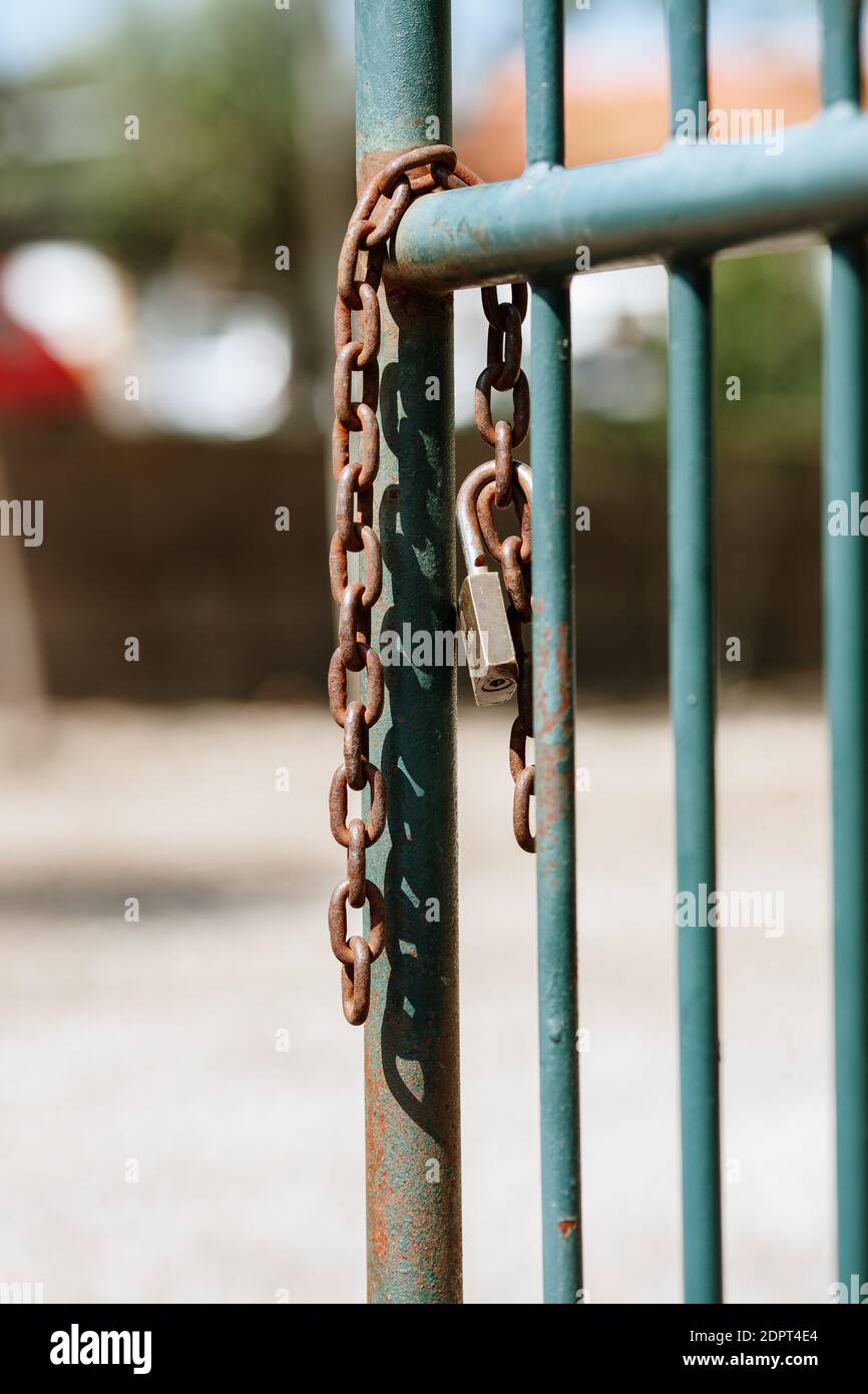 Iron chain railing hi-res stock photography and images - Alamy