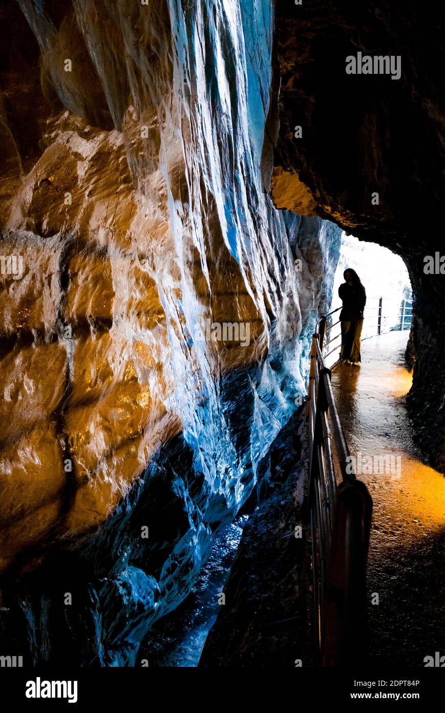 Water falling in cave cave hi-res stock photography and images - Alamy