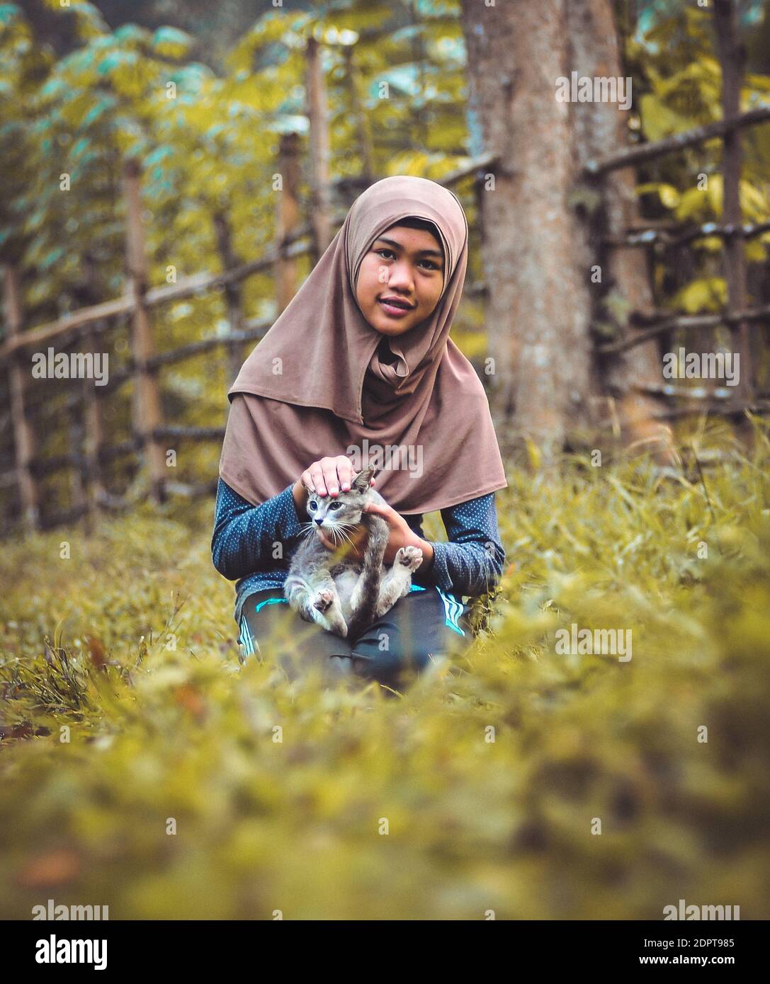 Indian girl with pet cat hi-res stock photography and images - Alamy